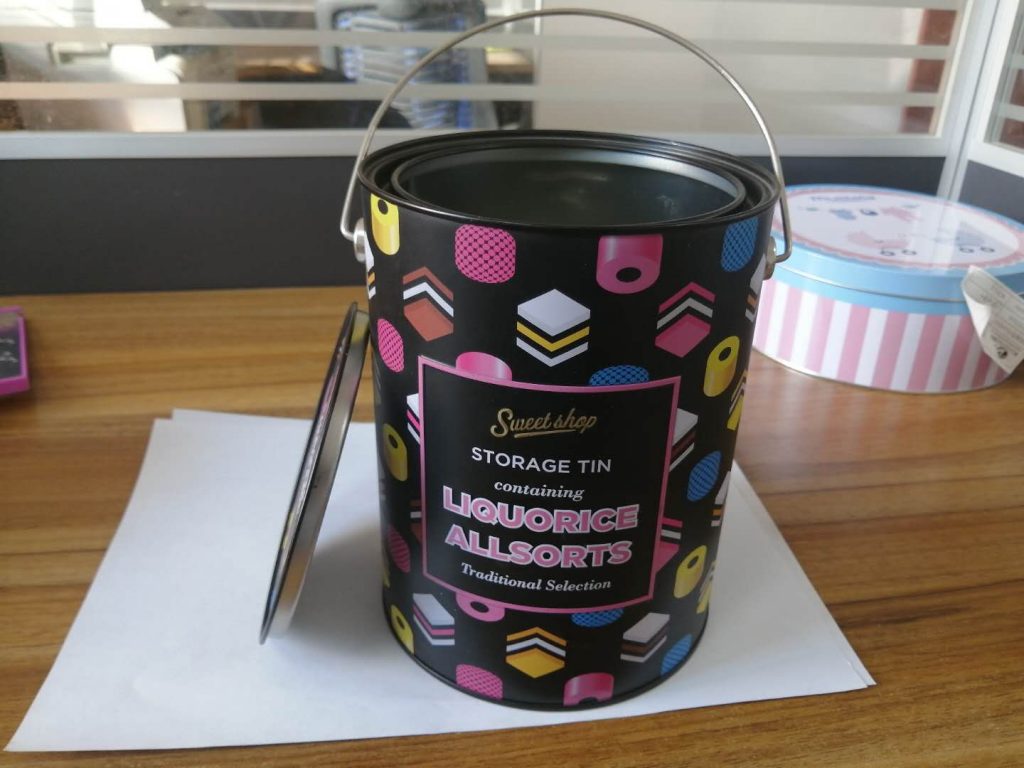 Popcorn tin bucket with handle